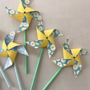 Daisies in Blue and Green Baby Shower Pinwheels | Mother's Day Gift ...