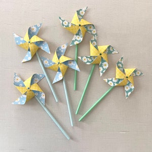 Daisies in Blue and Green Baby Shower Pinwheels | Mother's Day Gift ...