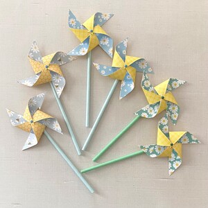Daisies in Blue and Green Baby Shower Pinwheels | Mother's Day Gift ...