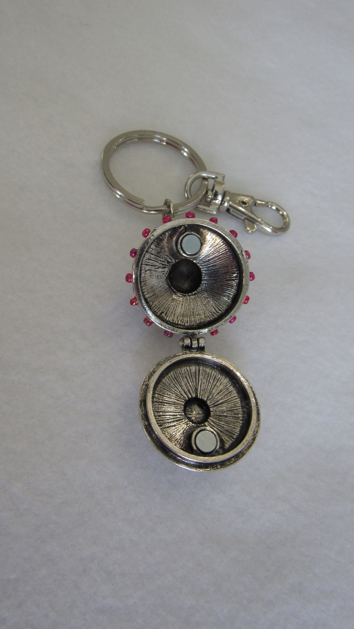 UFO Metal Flying Saucer Space Ship Open up Keychain Red Bead - Etsy