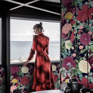 Whimsical Red Floral Wallpaper, Vintage Field Flower Funky Wall Art for ...