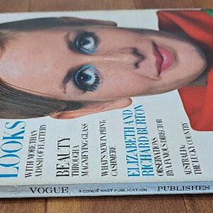 Vogue UK Oct 15th 1967 Original Vintage Fashion Magazine Cover : Twiggy ...