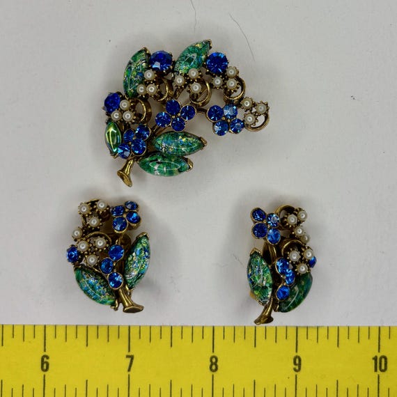 Vintage Gold Tone and Blue Cabochon, Rhinestone, and … - Gem