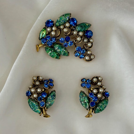 Vintage Gold Tone and Blue Cabochon, Rhinestone, and … - Gem