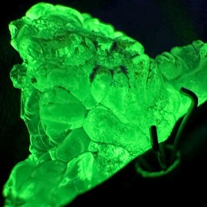 Hyalite Opal Botryoidal Clear Transparent Stone With Green Fluorescence ...
