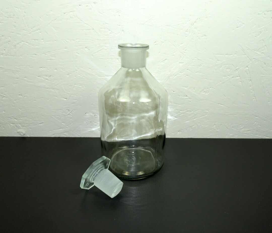 Vessel 1 Litre Stopper Glass Apothecary Bottle Glass Bottle 670g Height ...