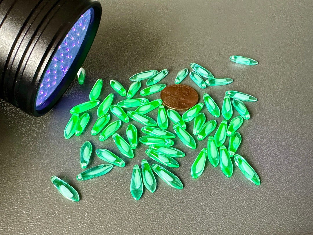 Gorgeous Vaseline Glass Daggers These Glow Brightly Under a Black Light ...