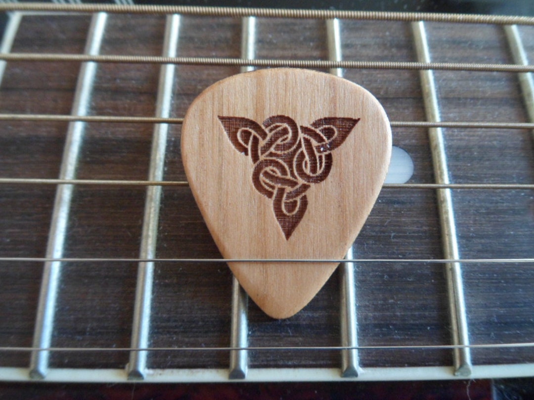 Celtic Knot Engraved Cherry Wood Guitar Pick. Personalised Guitar Picks ...
