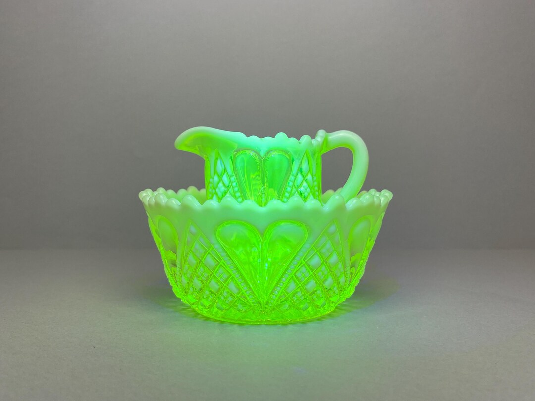 NEW LISTING Victorian Davidson William and Mary Uranium Pearline ...