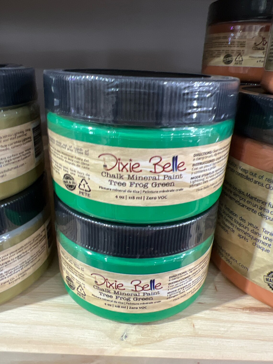Dixie Belle Paint - Tree Frog Green - Flipping Fabulous Salina - Elite ...