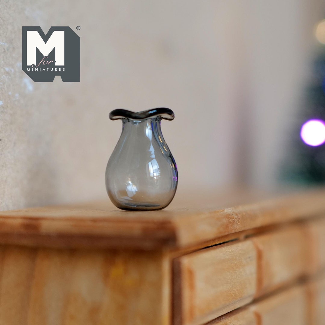 Miniature Pear Shaped Clear Glass Vase 1:12 Scale Dollhouse Supplies ...