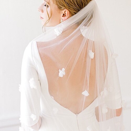 BRIDGET // 3D Flower Detail Cathedral Long Veil Unique - Etsy