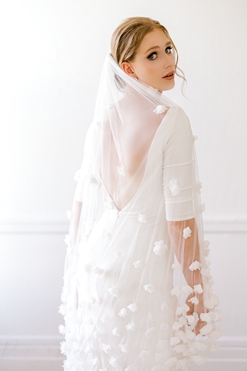 BRIDGET // 3D Flower Detail Cathedral Long Veil Unique - Etsy