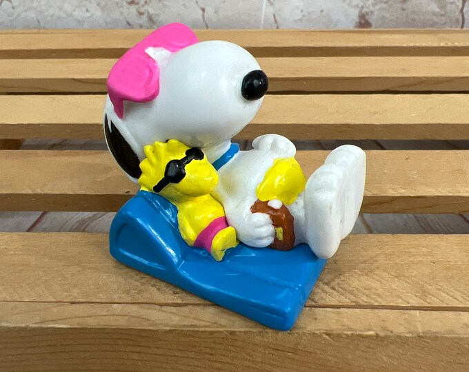 Vintage Peanuts Summer Beach Snoopy and Woodstock on a Pool Float Mini ...