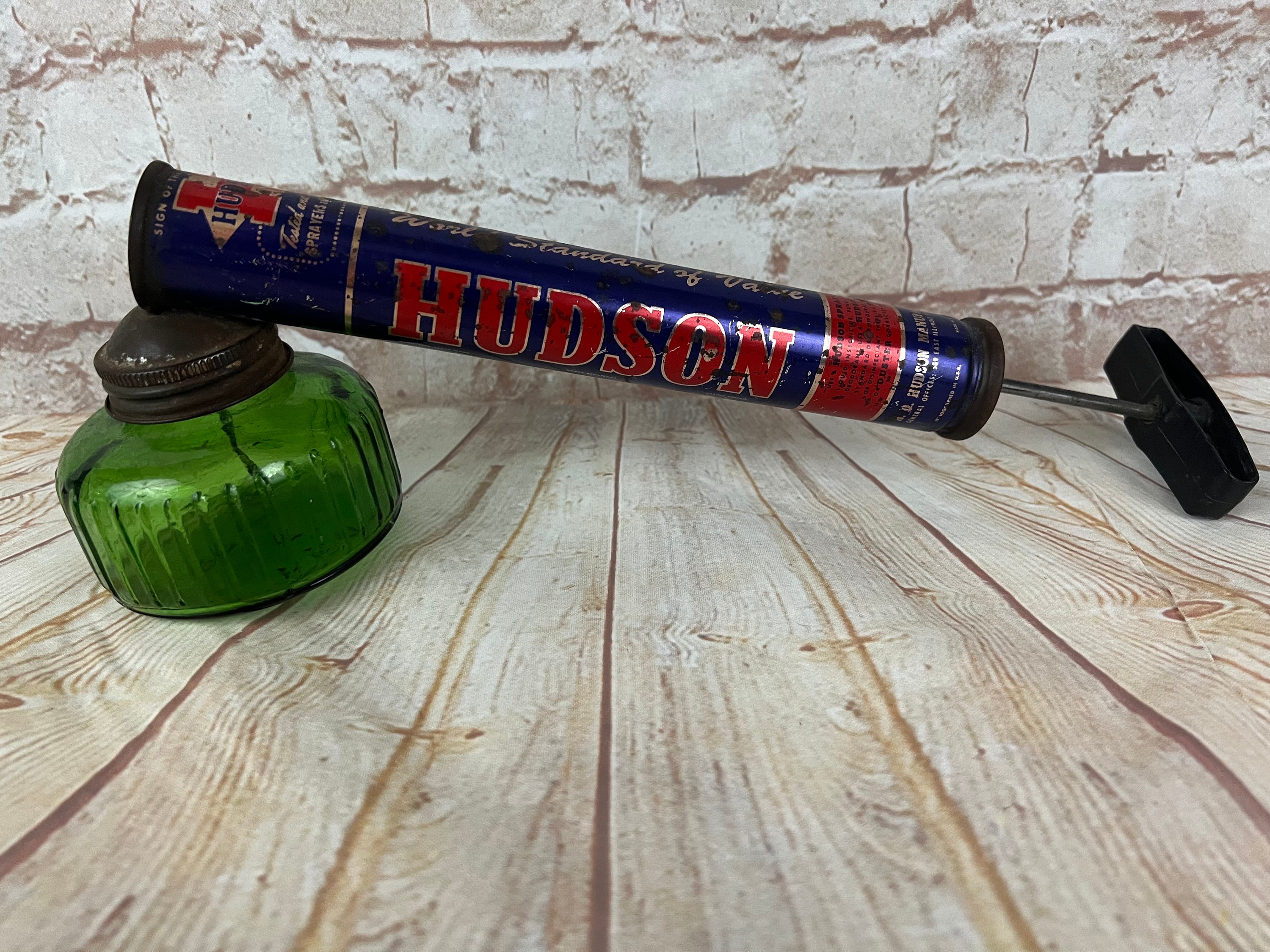 Vintage 1950s Hudson Duster Pesticide Bug Sprayer With Green Glass Dispenser Canister and a Plastic Handle Made in the USA Mid century Etsy UK