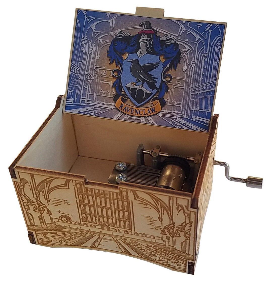 Hogwarts Castle, Ravenclaw Crest, Featuring Music of Hedwig's Theme ...