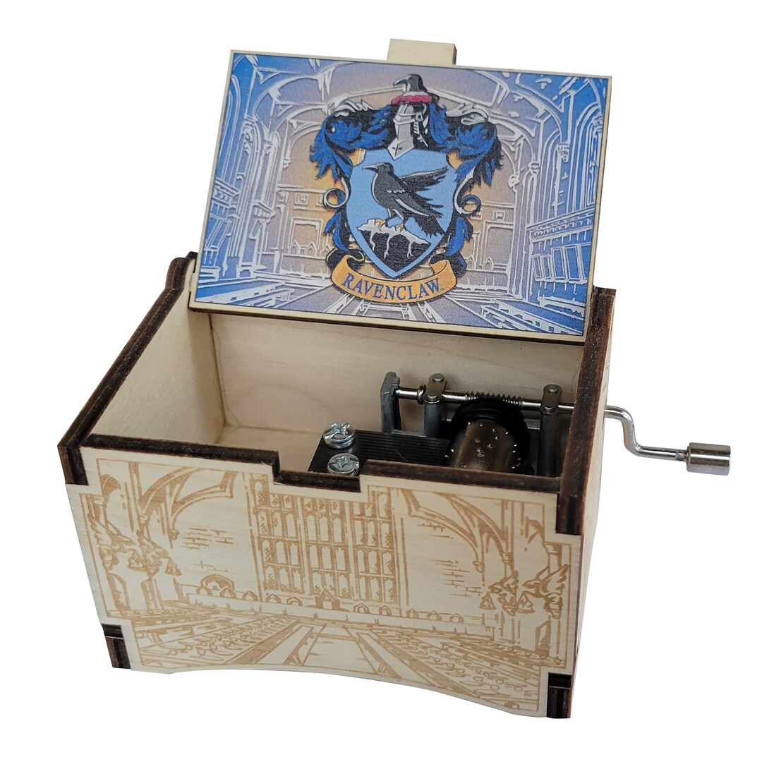 Hogwarts Castle, Ravenclaw Crest, Featuring Music of Hedwig's Theme ...