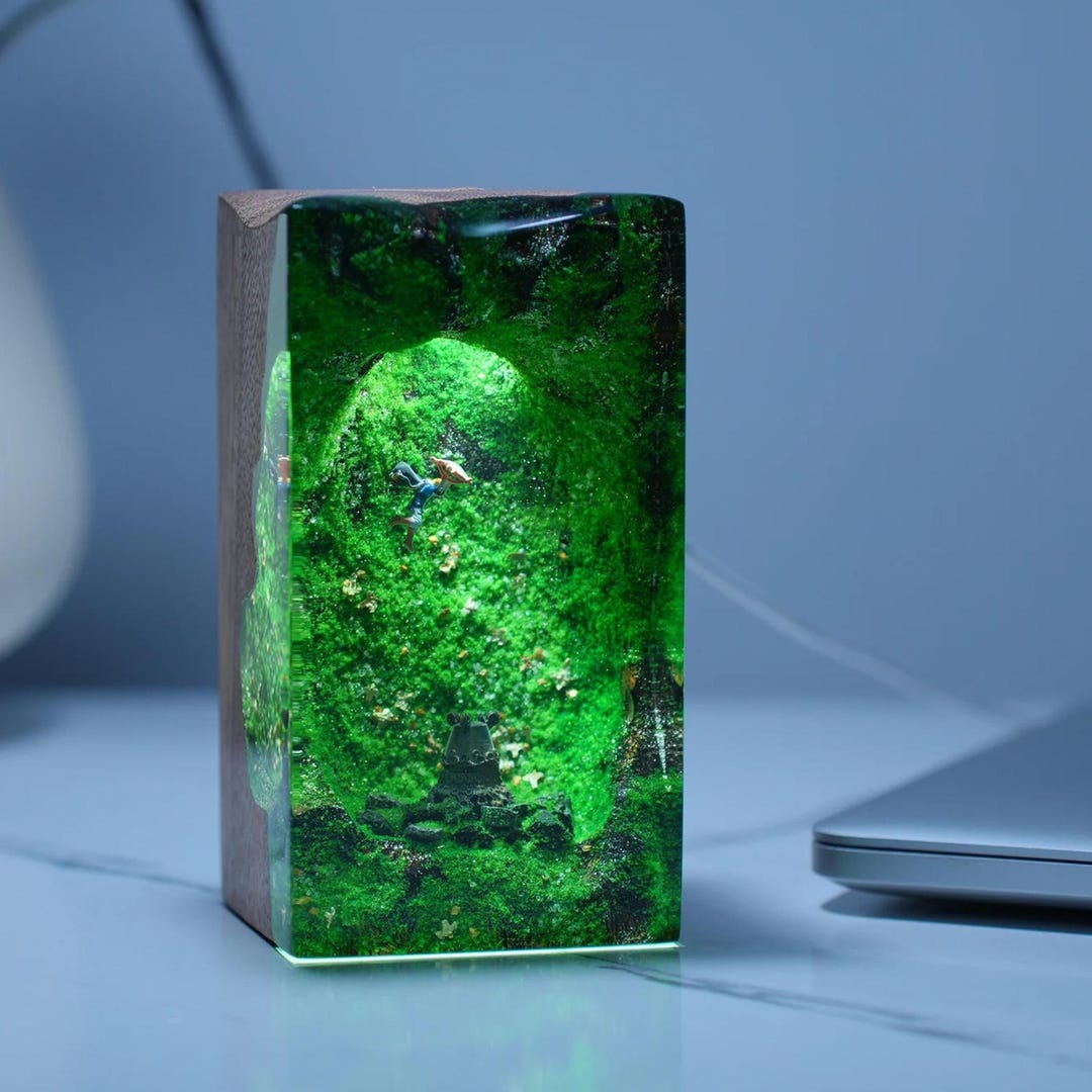 Loz / BOTW Link and the Guardians Night Light Resin Wood Desk Decor ...