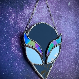 Alien Head Glass Art, Stained Glass, Wall Decor, Sci Fi Gifts, Alien ...