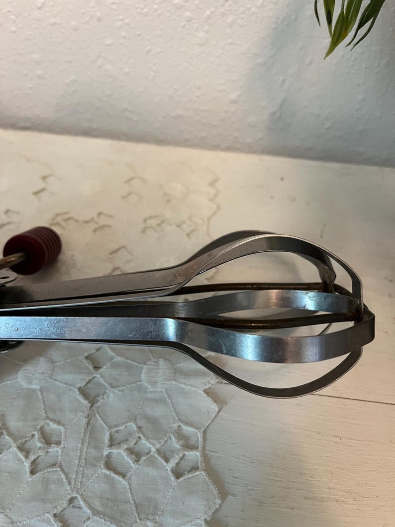 EKCO 12 Hand Mixer Egg Beater Red Bake Lite Handles Stainless Steel ...