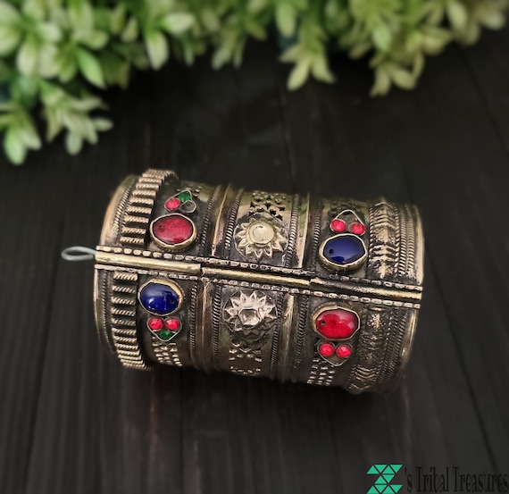 Vintage tribal cuff kuchi - Gem