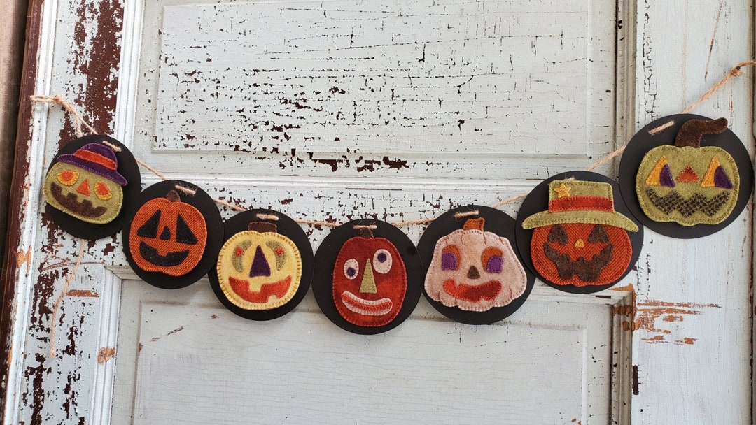 Ghouly Gang ~ Wool Banner PATTERN SCH190 - Etsy
