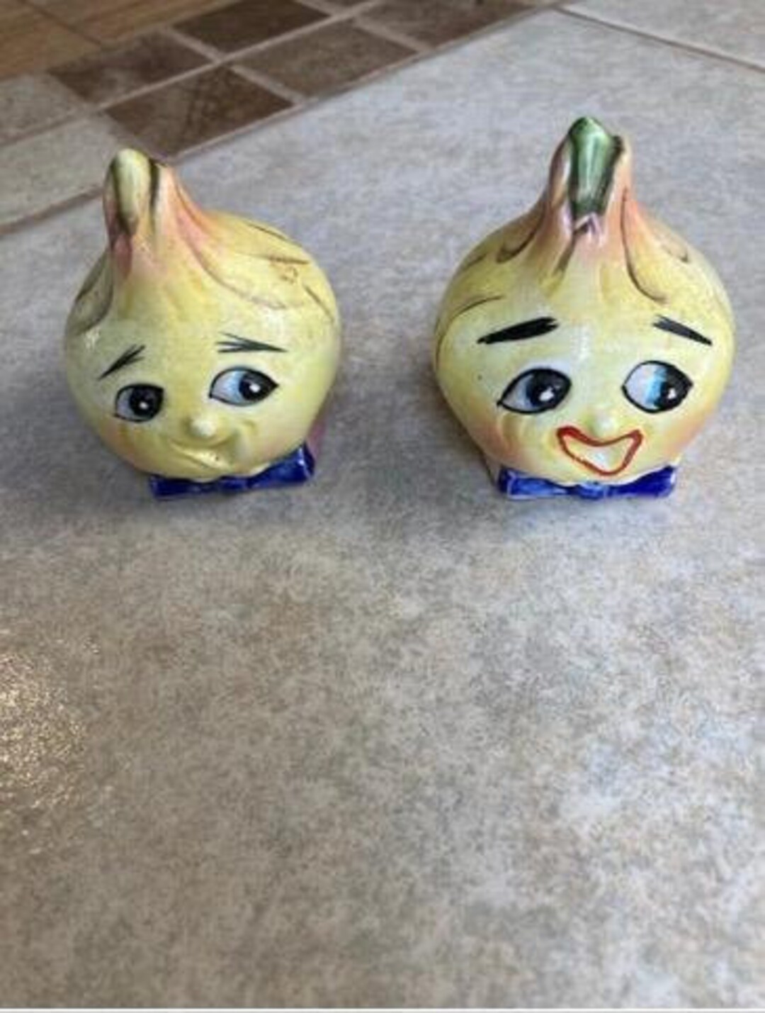 Anthropomorphic Onion Bud Head Salt and Pepper Shakers Set, Unique Set ...
