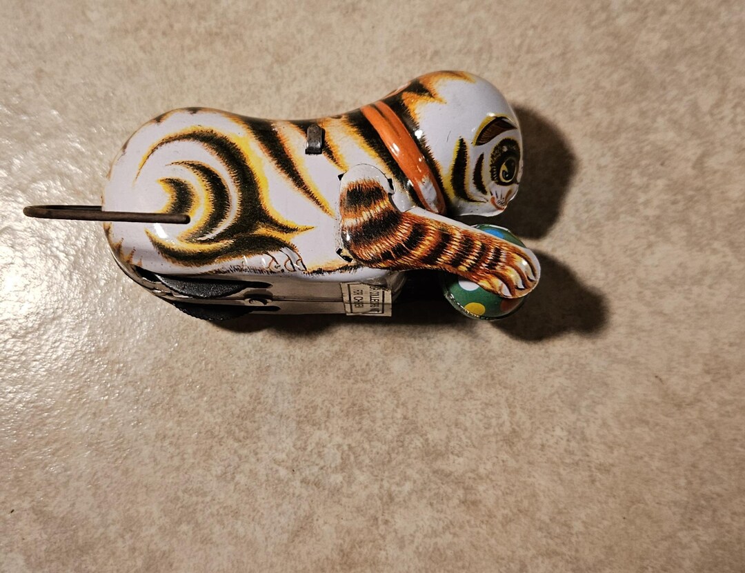 Vintage Tin Toy Wind-up Cat, Beautiful Shades With Green Poka Dot ...