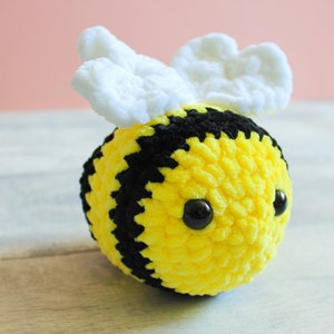 Buzzy Bee Crochet Pattern | Fluffy Amigurumi Bee | Crochet Patterns ...