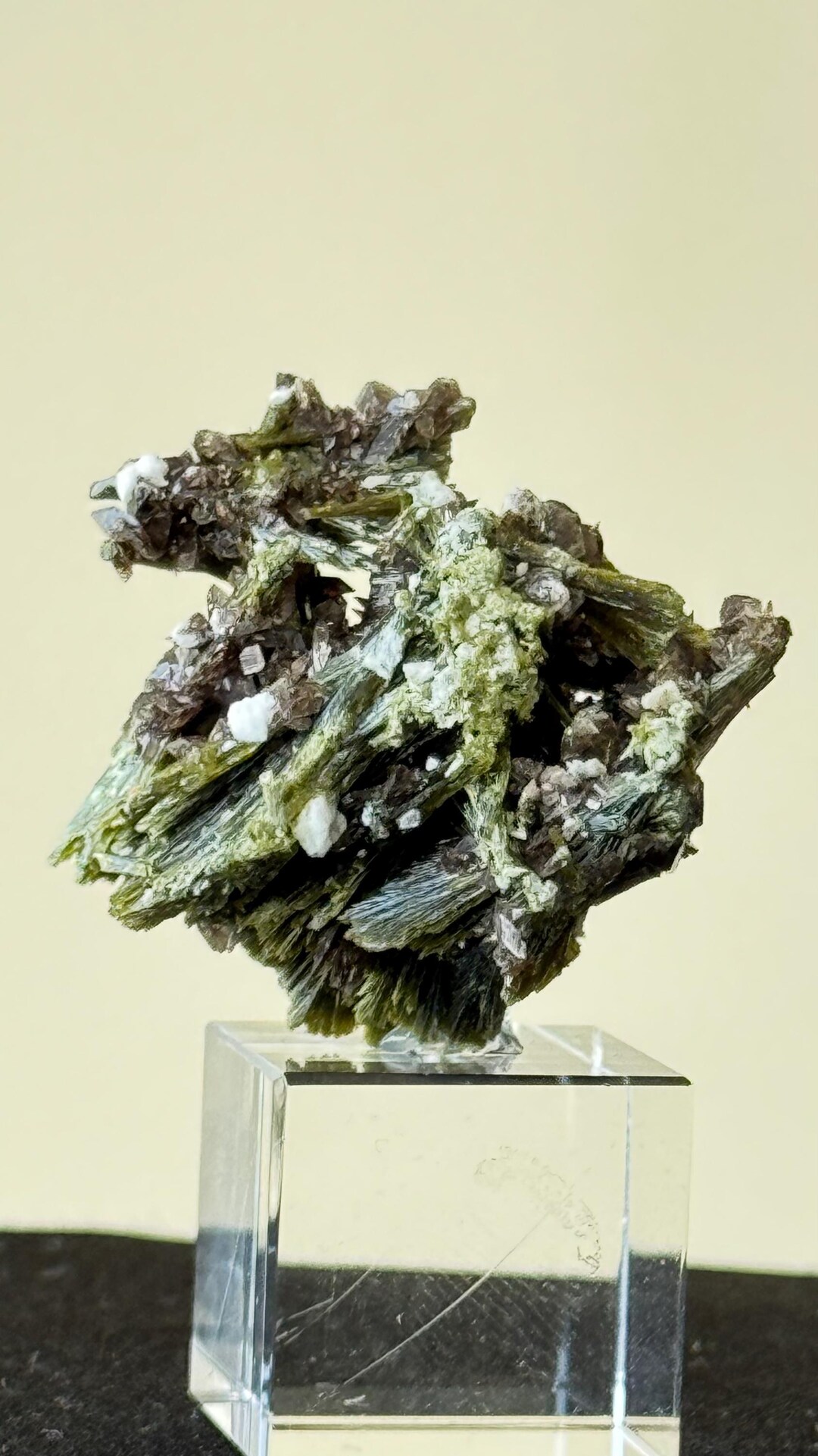Epidote is a Silicate Mineral That's Commonly Found in Metamorphic and ...