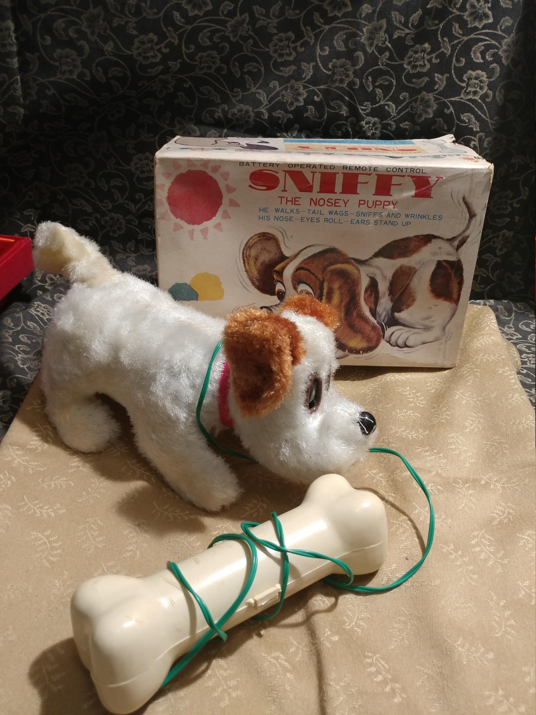 FREE SHIPPING Vintage sniffy the Nosey Puppy Battery Operated Stuffed ...