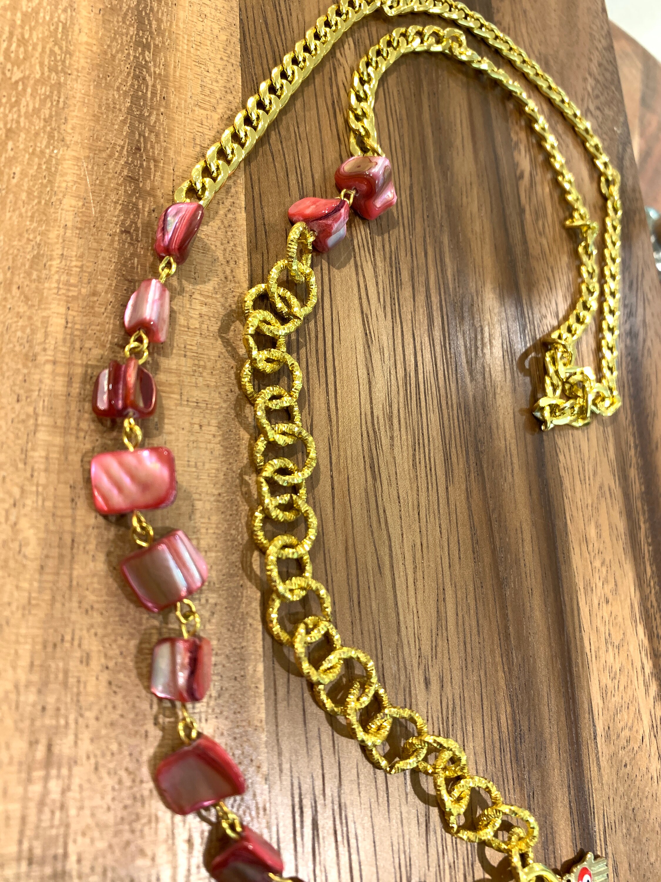 Sea Shell Lanyard Necklace Irregular Pink Sea Shell Beads Gold tone ...