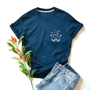 Alien Pocket Graphic Shirt Alien T-shirt Graphic T-shirt Clothing Shirt ...