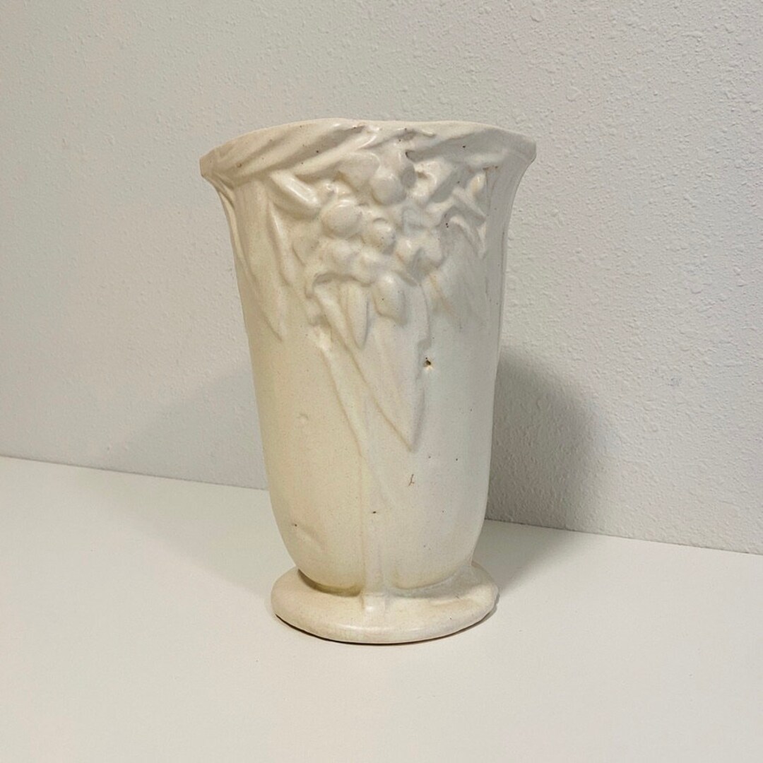 Vintage Mccoy Pottery Matte White Leaves and Berries Vase Circa 1930's ...
