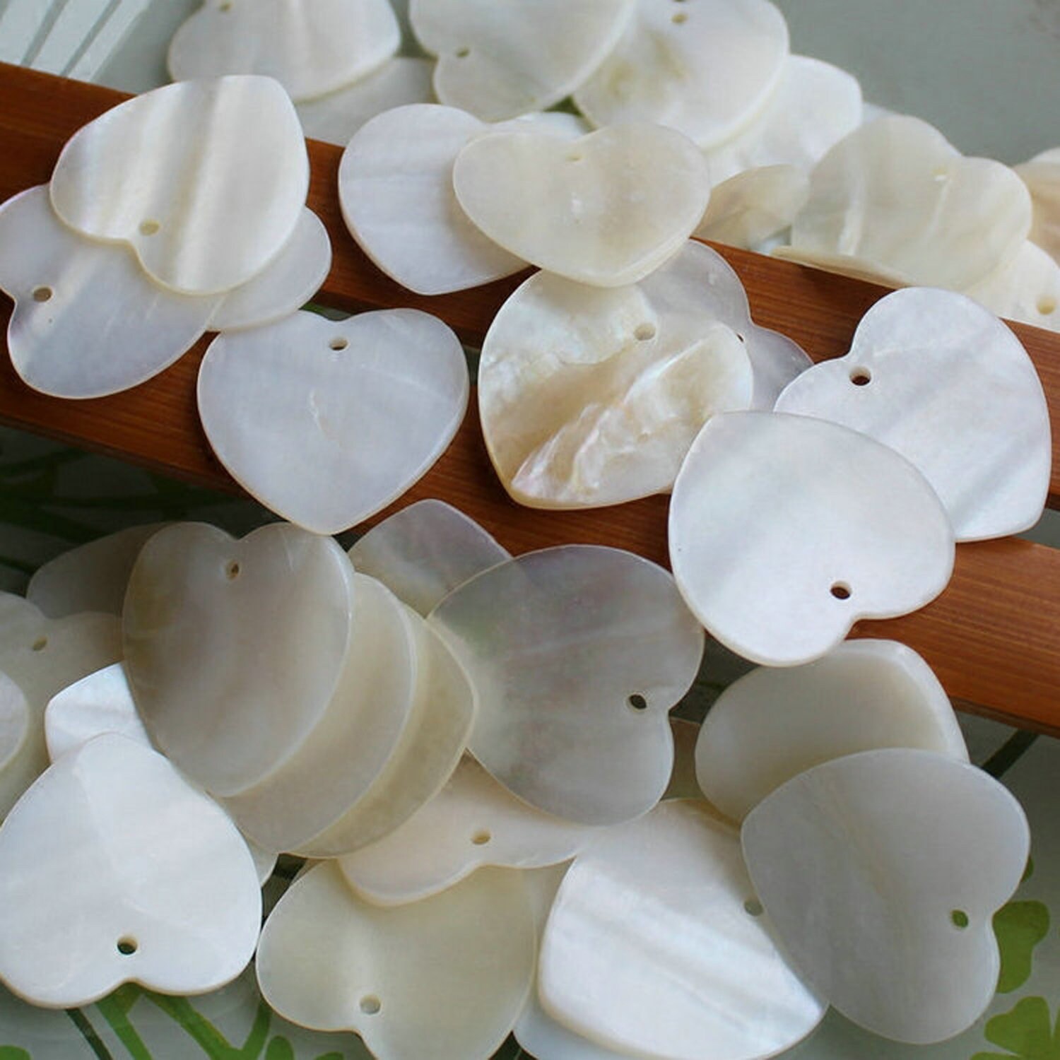 4-100 Pcs Natural Black MOP / White Shell Heart Charm Pendant Beads for ...