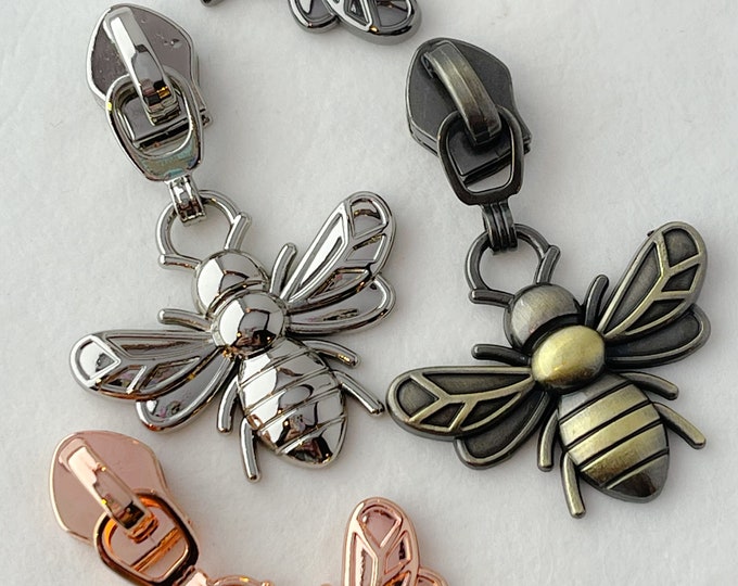 Vintage 1960s GUCCI Gold Tone Knight Shield Zipper Pull Charm 2" X 3/4 ...