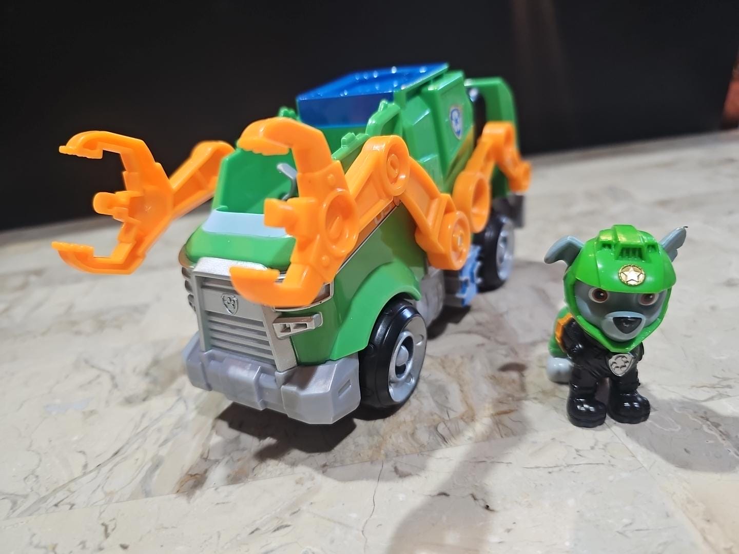 Paw Patrol Ultimate Rescue Rocky With Figure Deluxe Recycle Truck ...