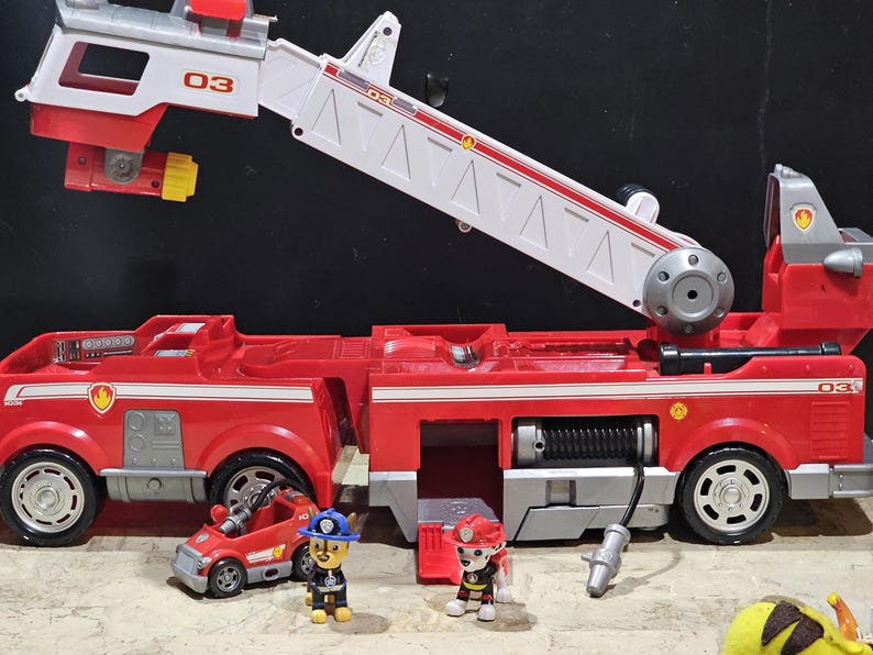 Paw Patrol Marshall Fire Truck Ultimate Rescue Big Truck With Pups ...
