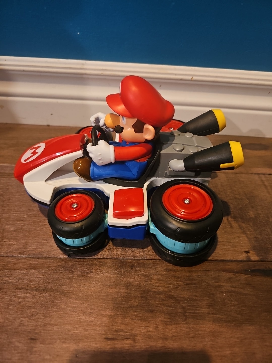 Jakks Pacific 2020 Super Mario Kart 8 Hover RC Kart, No Remote 02497RX ...