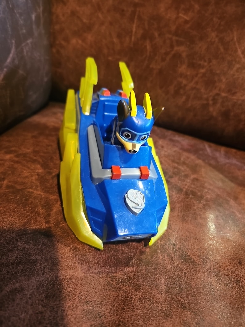 PAW Patrol, Mighty Pups Charged up Chase Deluxe Vehicle Figure Lights ...