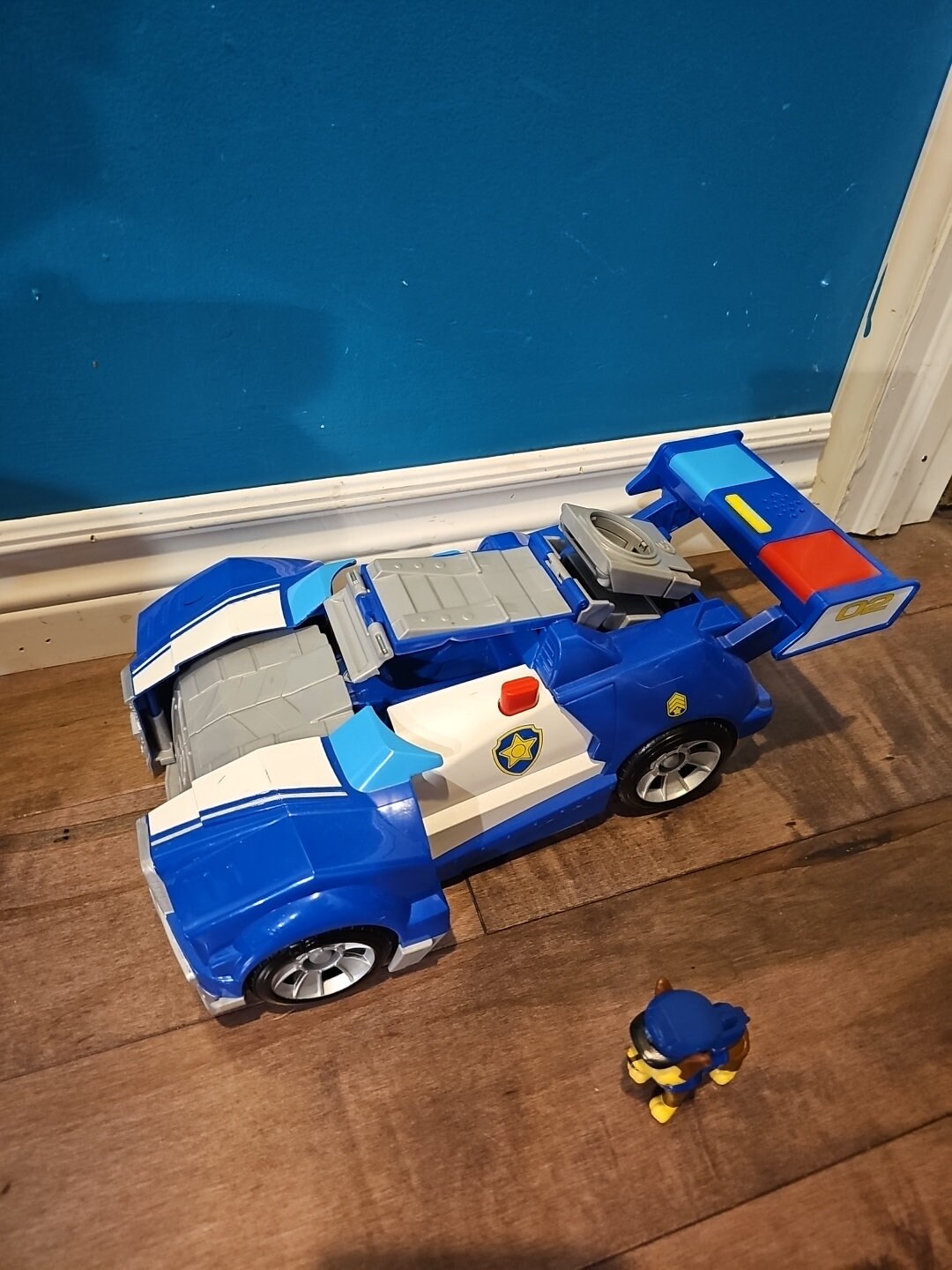 Paw Patrol Chase Deluxe Transforming Vehicle Toy Car With Figure From ...