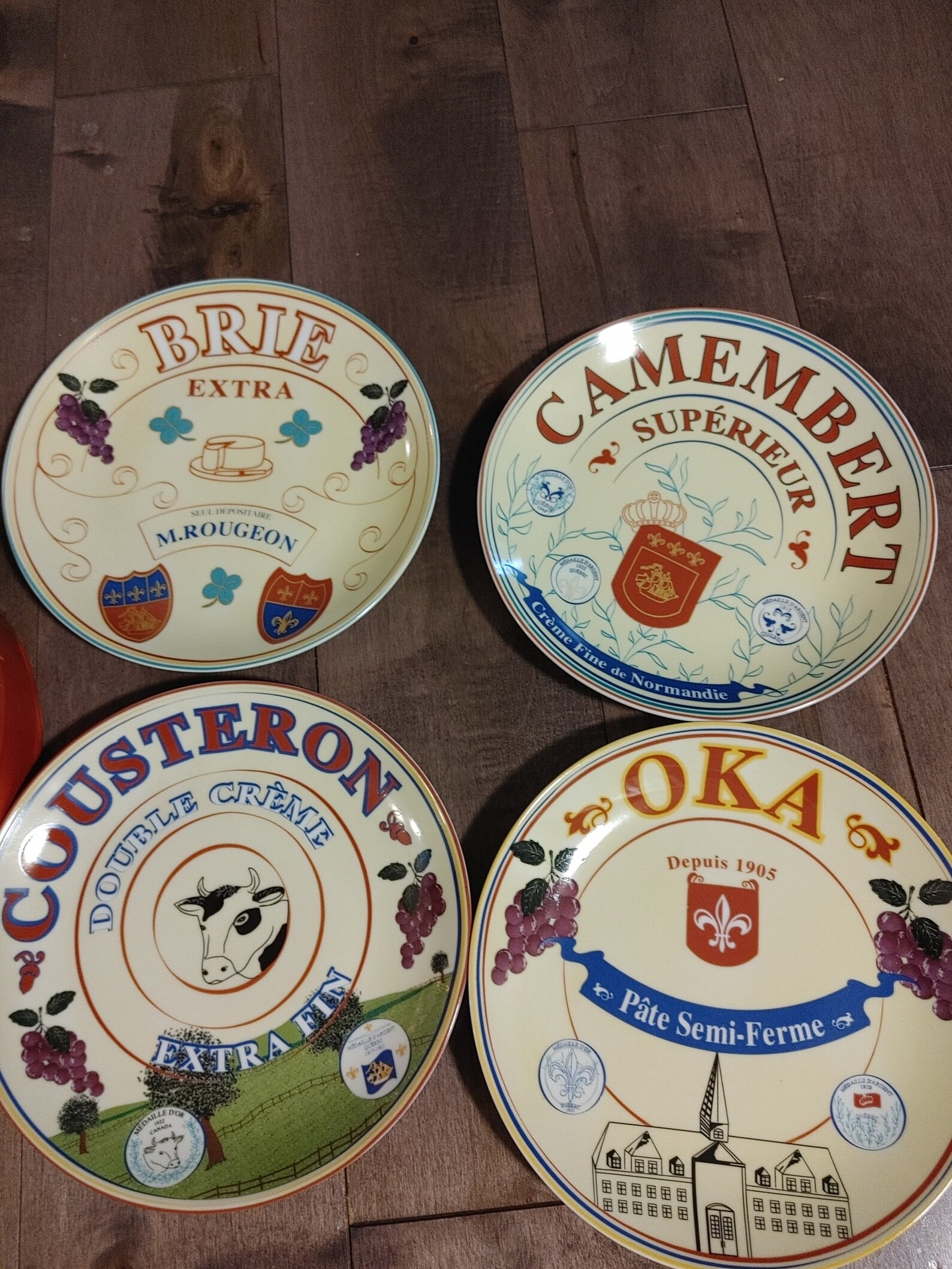 CAMEMBERT Superieur 8" Plates Set of Four Farmhouse Classic, Like New ...