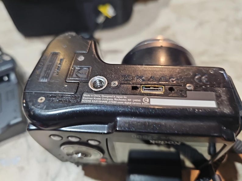 Kodak Easyshare Z7590 5.0MP Digital Camera Bundle W/ Case & Charger ...