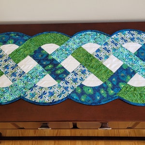 CELTIC KNOT Table Runner - Etsy Canada