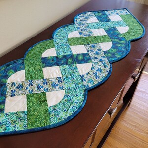 CELTIC KNOT Table Runner - Etsy Canada