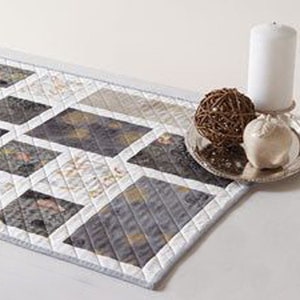 URBAN PATHWAY Quilted Table Runner Pattern - Etsy Canada