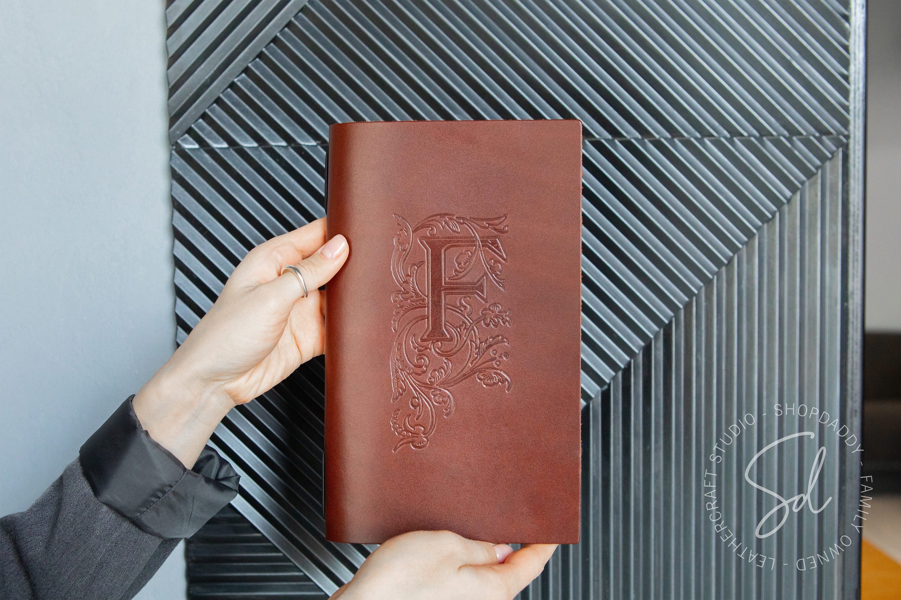 Custom Leather Menu Cover - Personalized Restaurant Menu Holder - Etsy