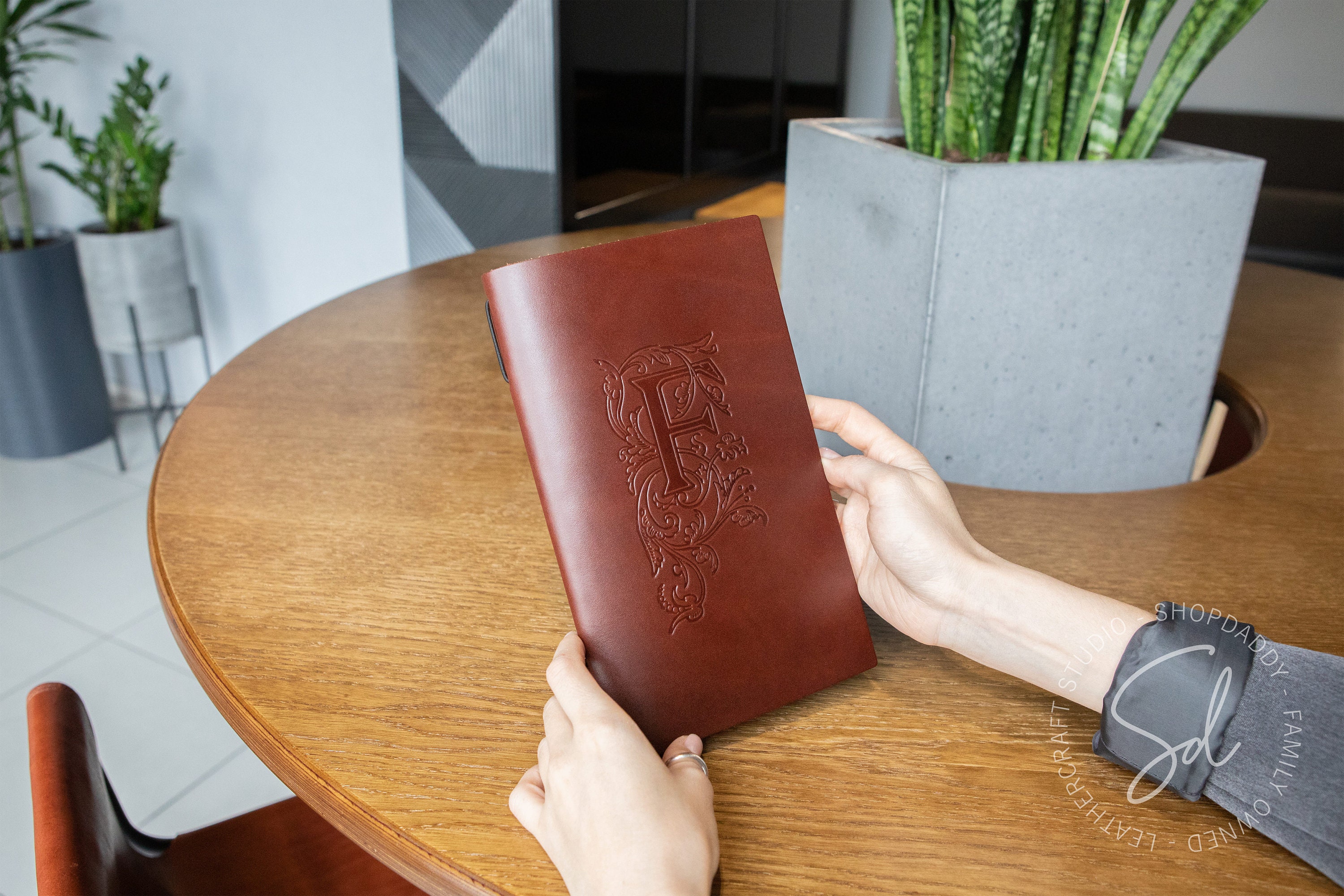 Custom Leather Menu Cover - Personalized Restaurant Menu Holder - Etsy