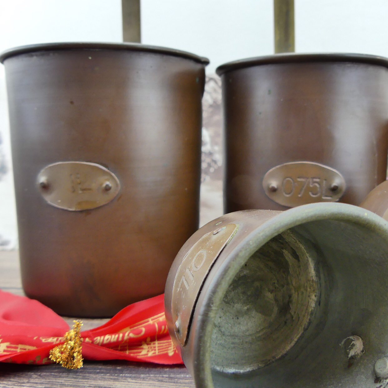 Antique measuring pots in painted sheet metal, old kitchen pots