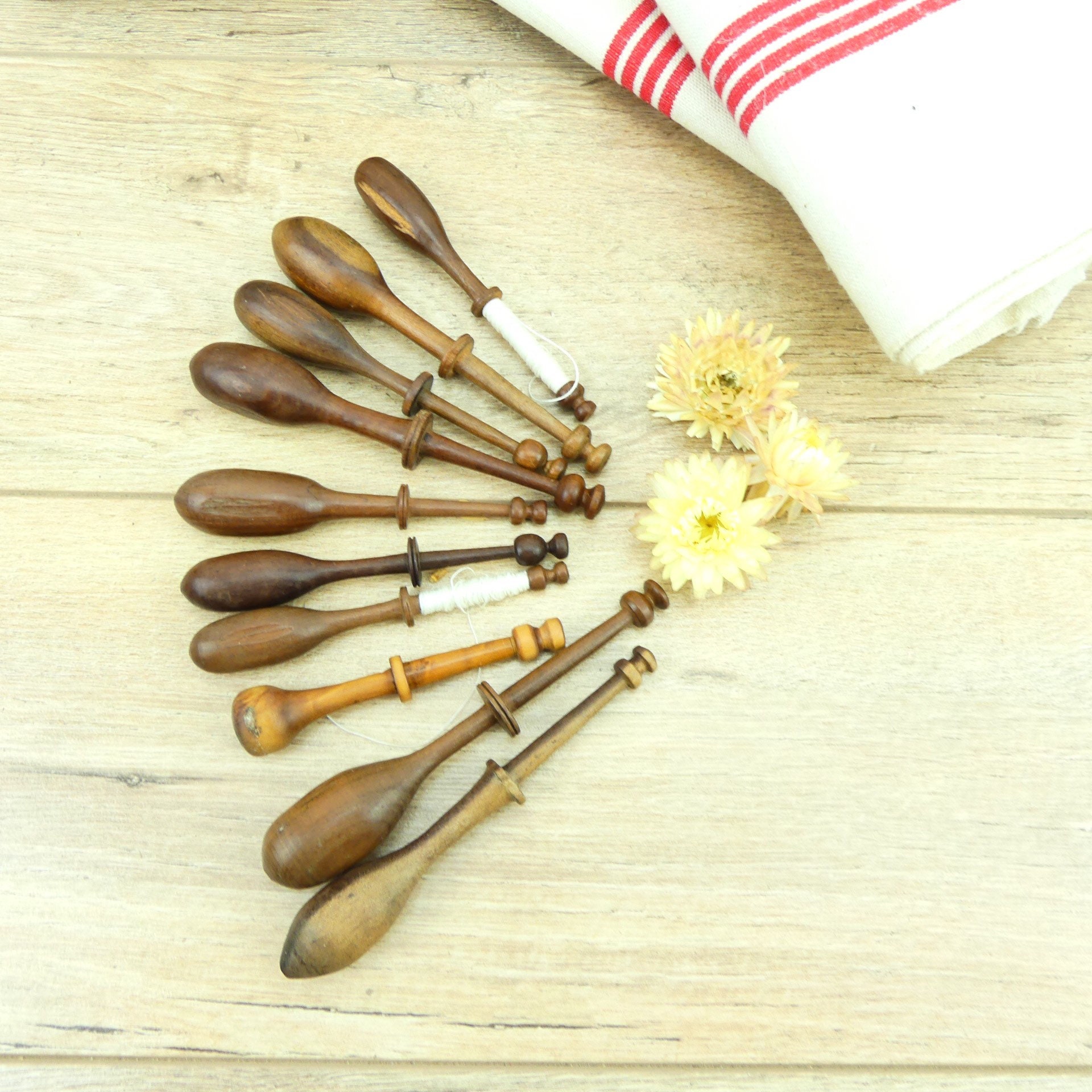 Bobbin lace - antique bobbins - bobbin timber - spools of thread ...